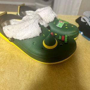 CROCS | Shoes | Crocs Size J4 Limited Edition Elf | Poshmark